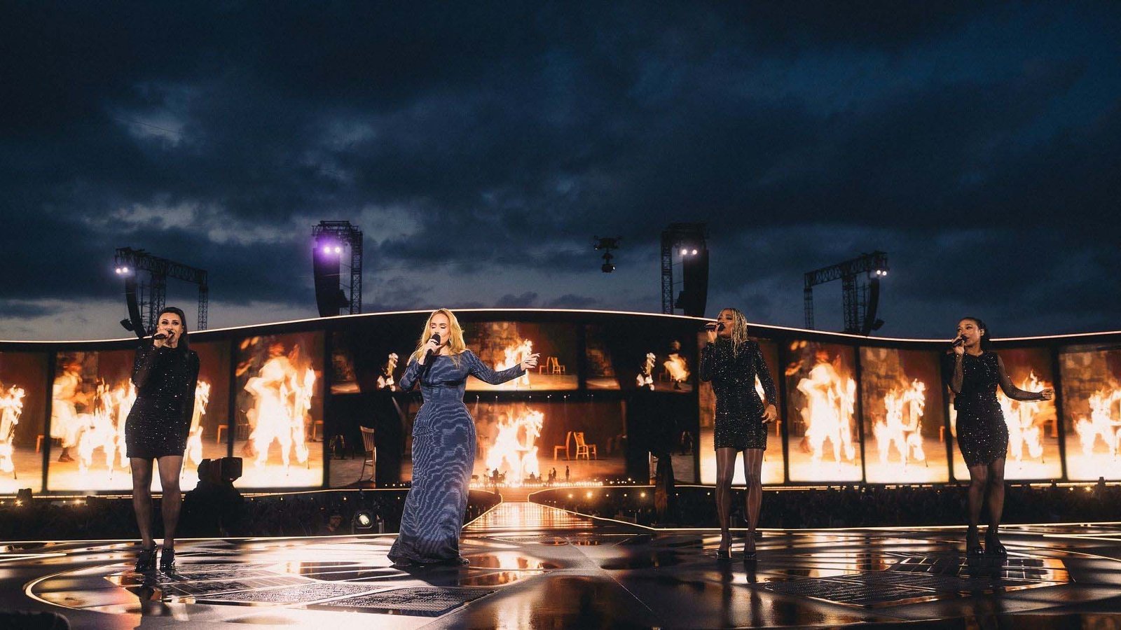 Adele Sets Guinness Record with the World’s Largest LED Video Wall ...